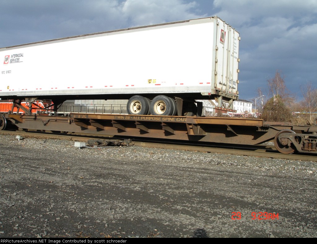 NYSW 3010 & RMDI 2214 lead the NYSW SY1 (CSX Z520) past the CSX Q109